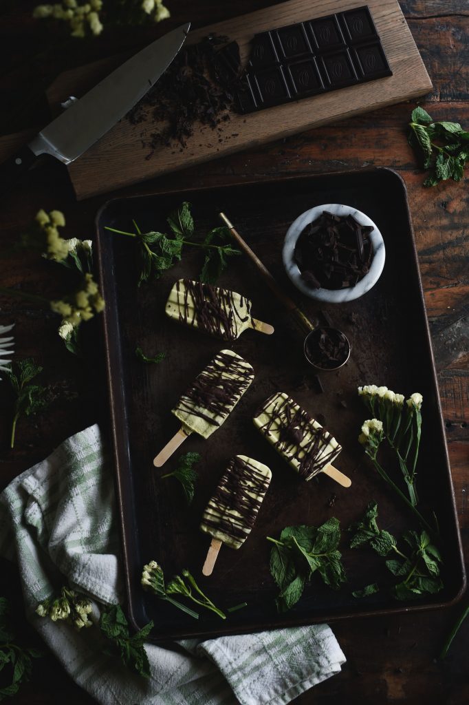 Low-Carb Mint Chocolate Popsicles Recipe - Simply So Healthy