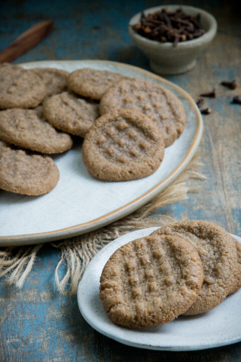 Low-Carb Gingerbread Cookies (Keto | Sugar-Free) - Simply So Healthy